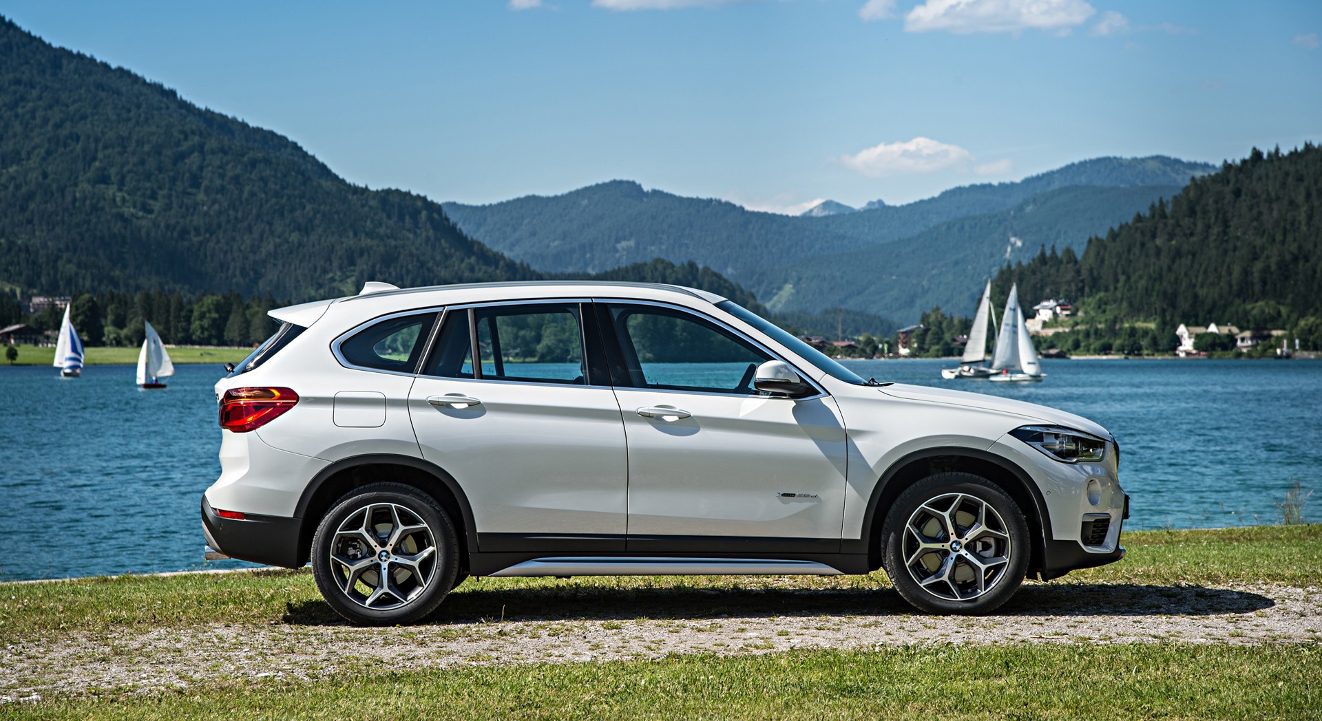 Bmw X1 Vs Mazda Cx5- WallpaperUse