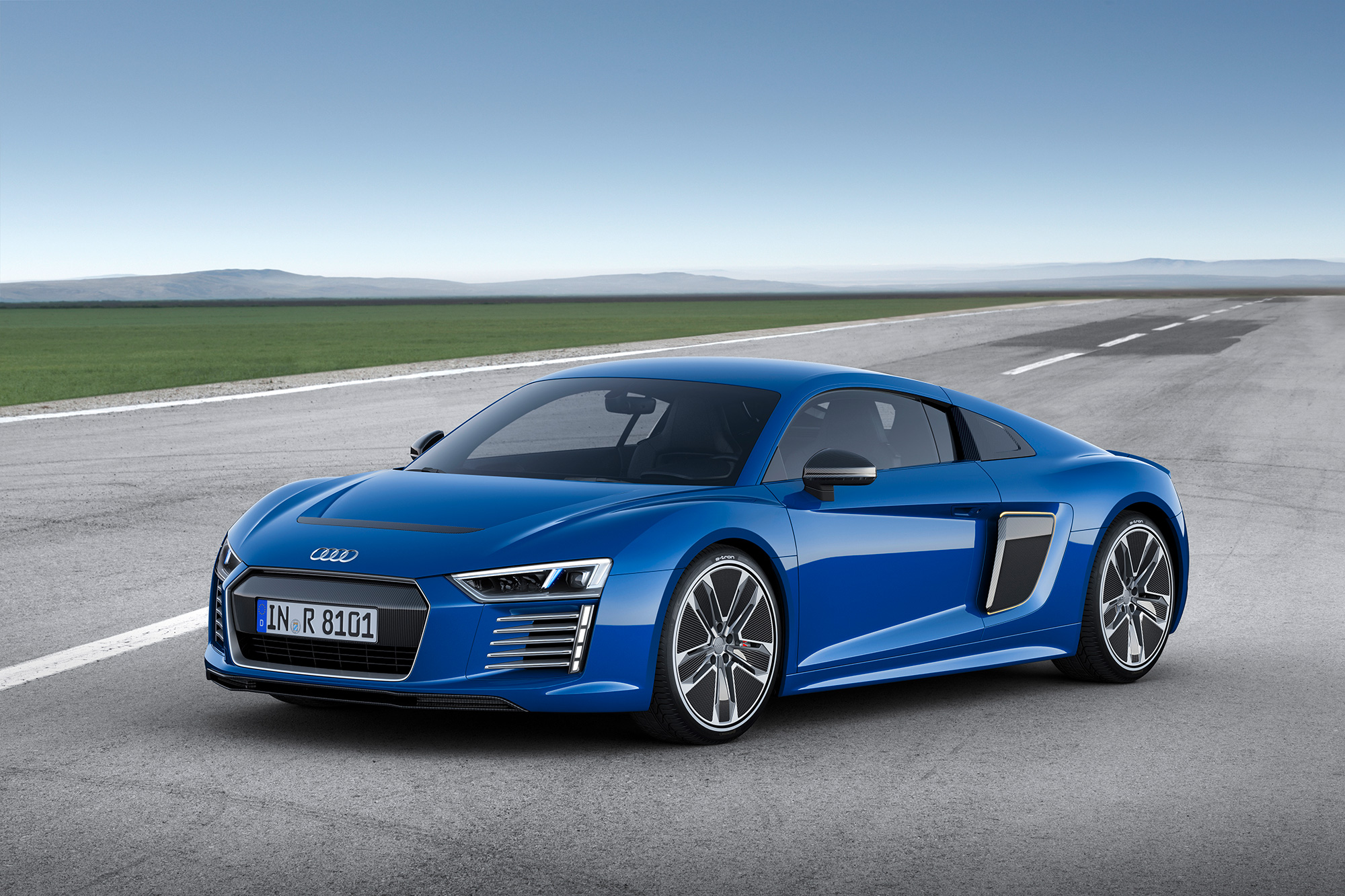 Audi R8 Royal Blue- WallpaperUse