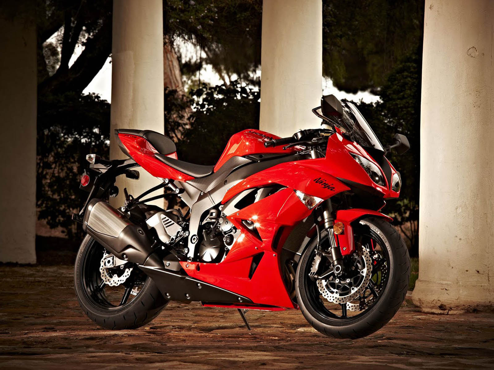 Kawasaki Ninja Zx6r Red- WallpaperUse