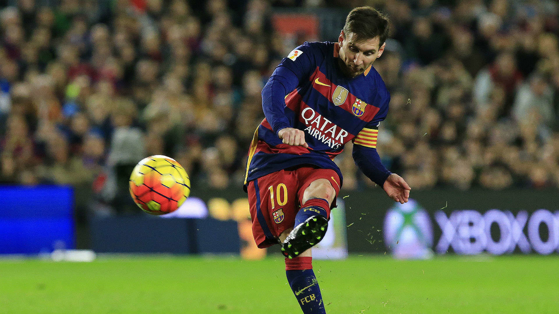 Messi Hd Wallpapers 1080p 2015 - Lionel Messi Kicking Ball- WallpaperUse