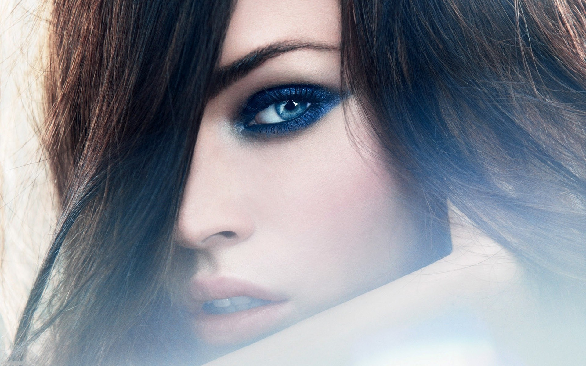 Megan Fox Armani 2011- WallpaperUse