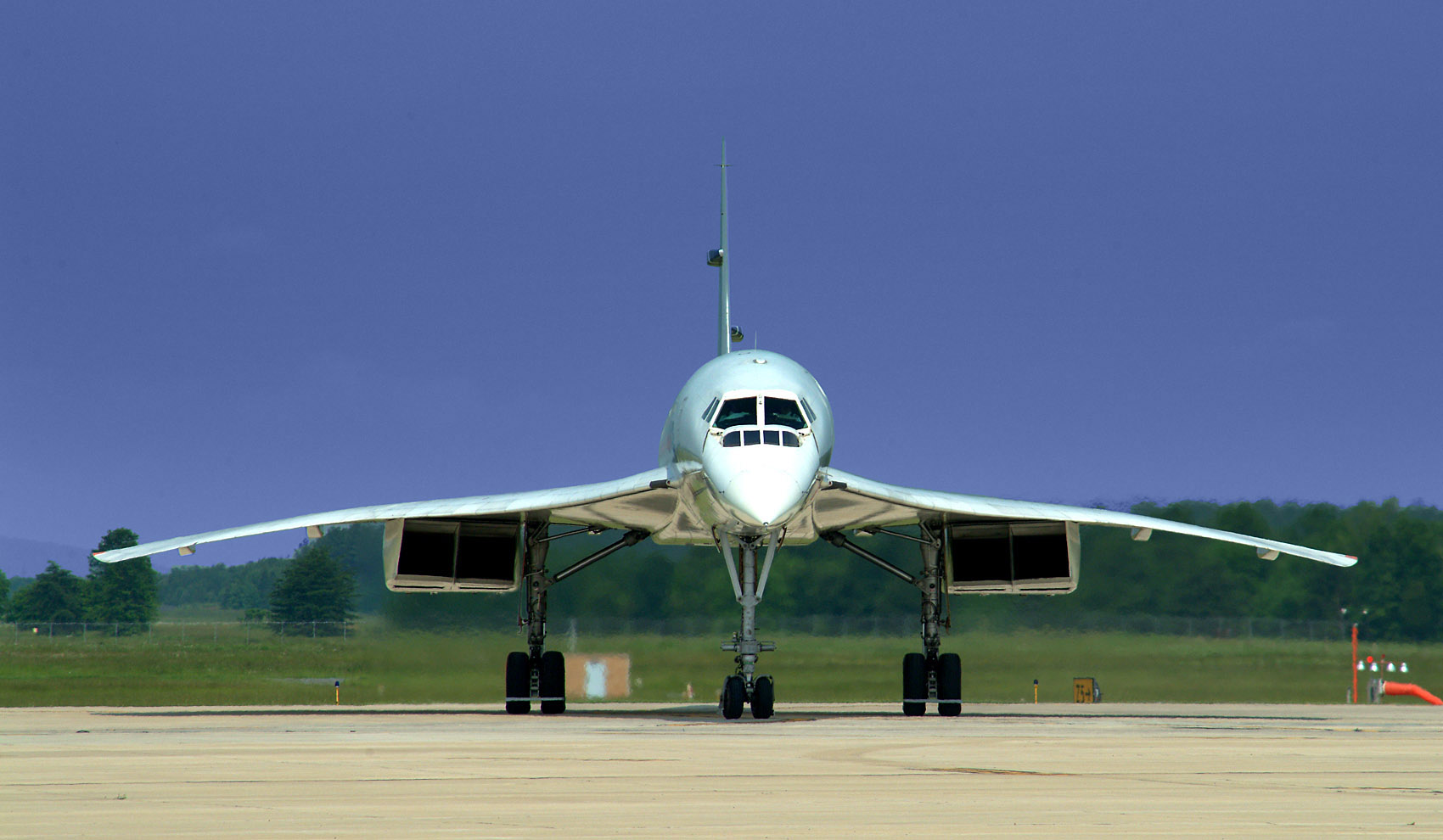 Concorde Ready To Takeof - Concorde Plane Front View- WallpaperUse