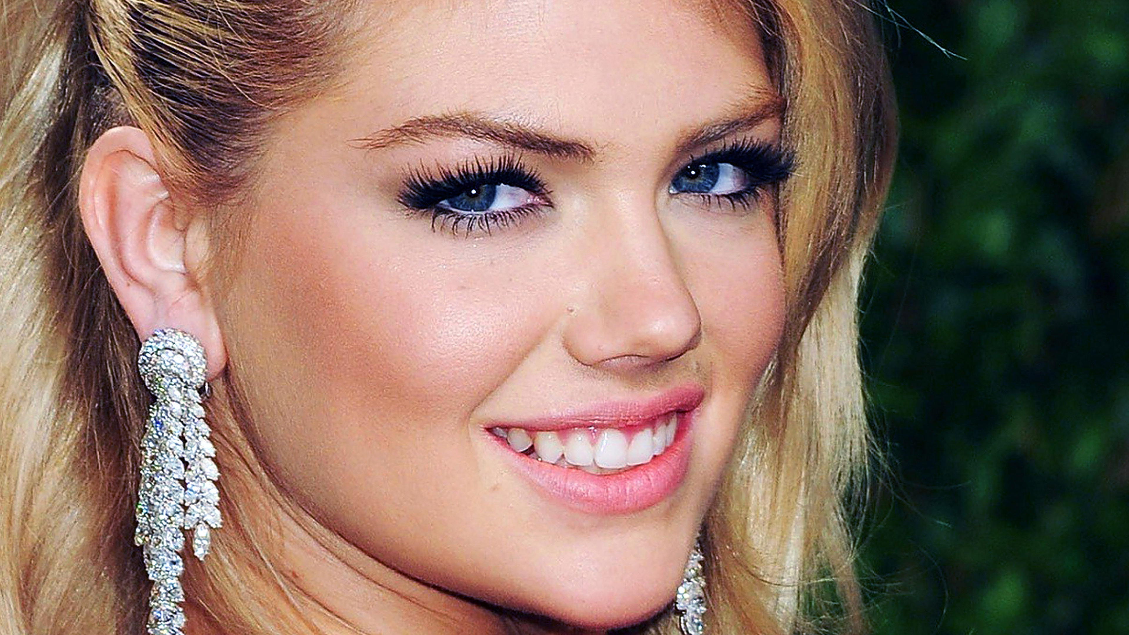 Kate Upton Face 4k- WallpaperUse