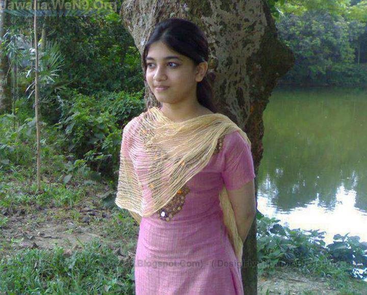 Simple Village Girl Wallpaper