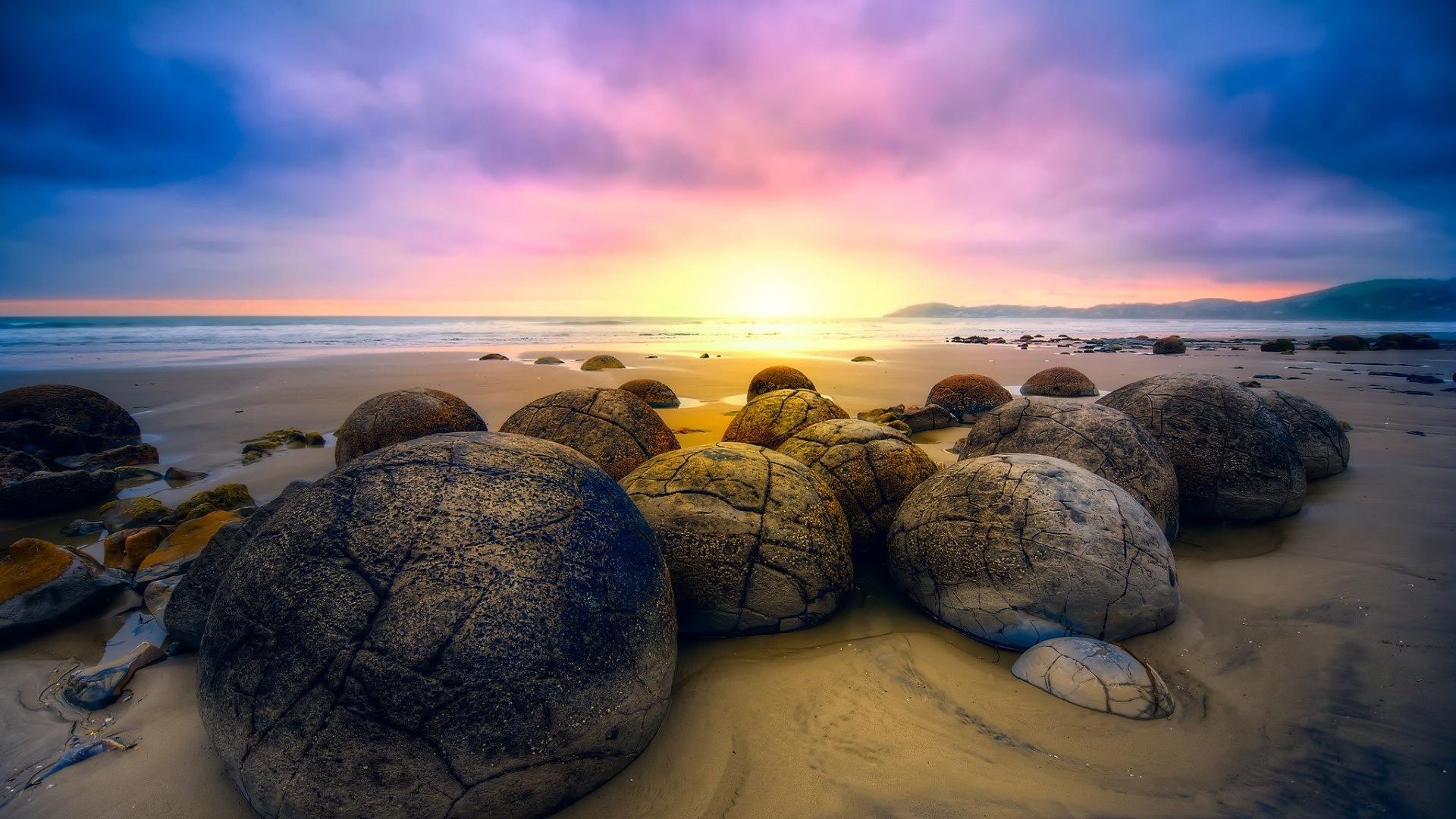 Moeraki Boulders Wallpaper Hd- WallpaperUse