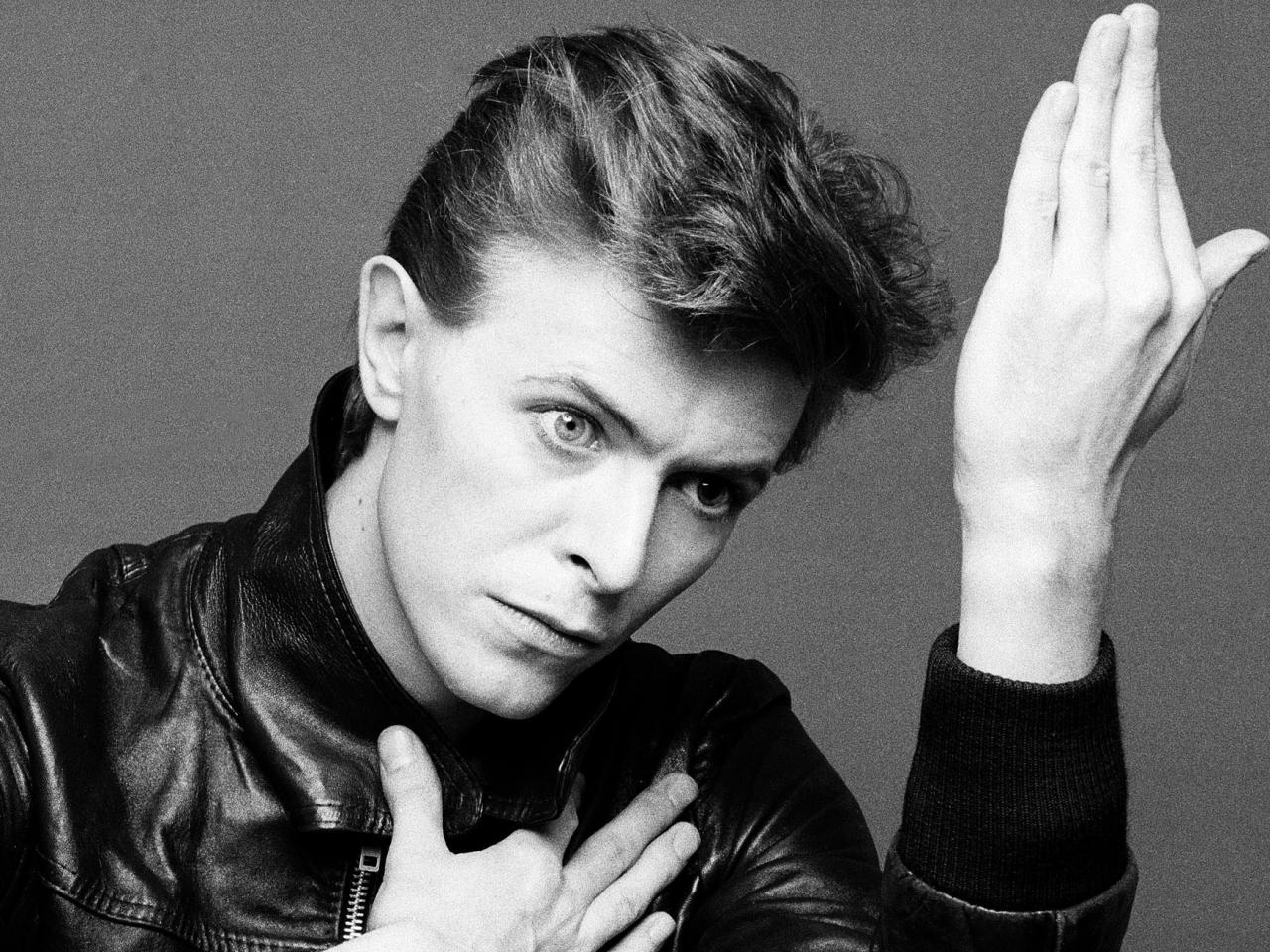 david bowie wallpaper,hair,hairstyle,forehead,finger,gesture (#939544 ...