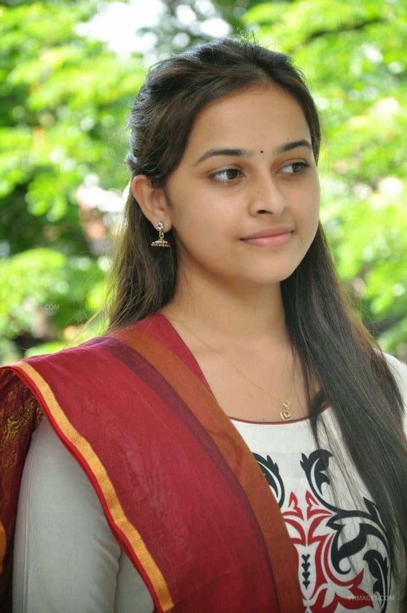Sri Divya Beautiful Hd Photos Title Sri Divya Beautiful - Sri Divya ...