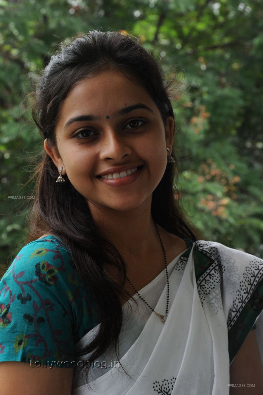 sri divya hd wallpaper,hair,photography,photo shoot,black hair,smile ...