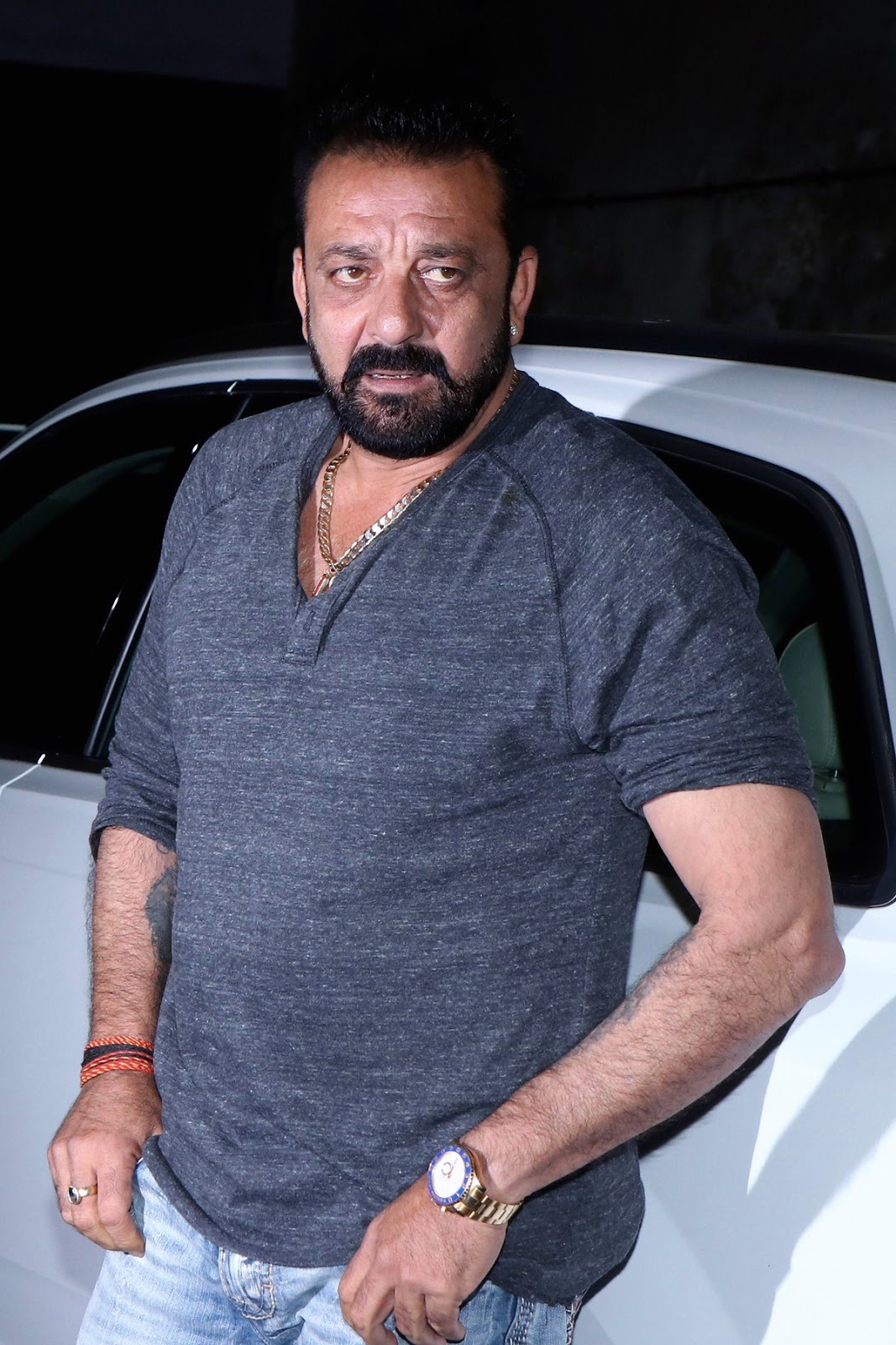 sanjay dutt fondo de pantalla,barba,bigote,frio,fiesta,descalzo ...